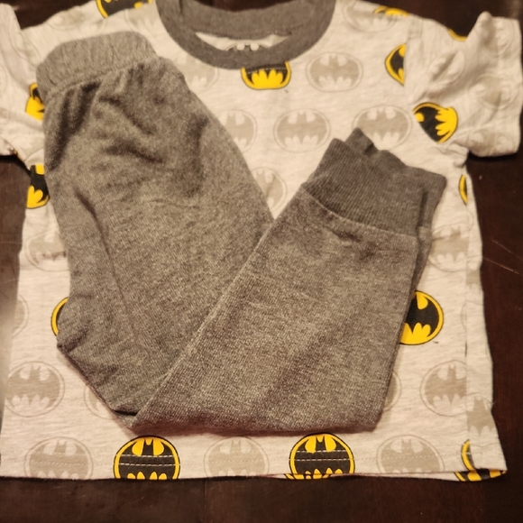 Batman | Matching Sets | Batman Logo Tee Shirt With Gray Sweatpants Set ...